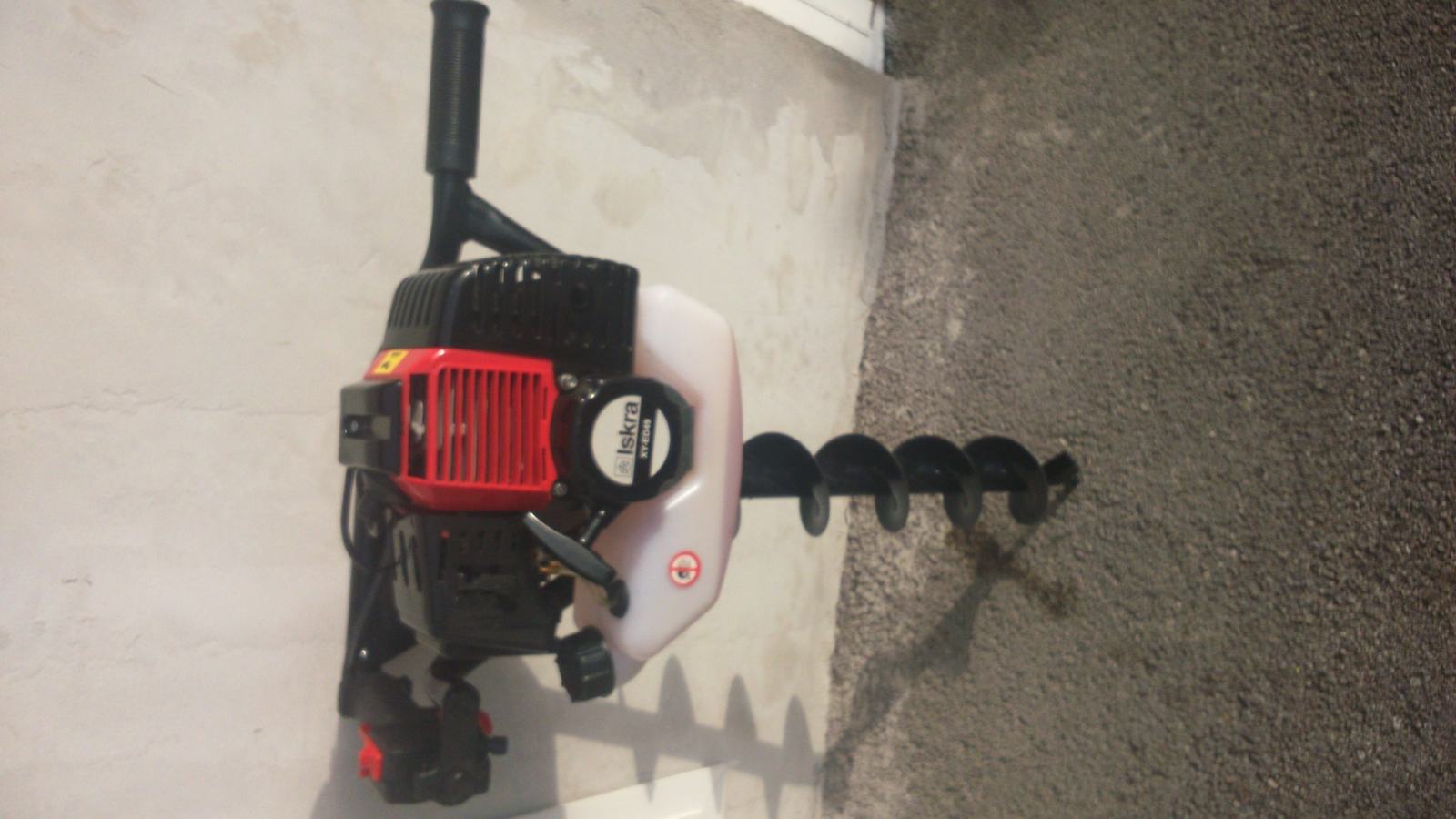 Motorni busac za zemlju