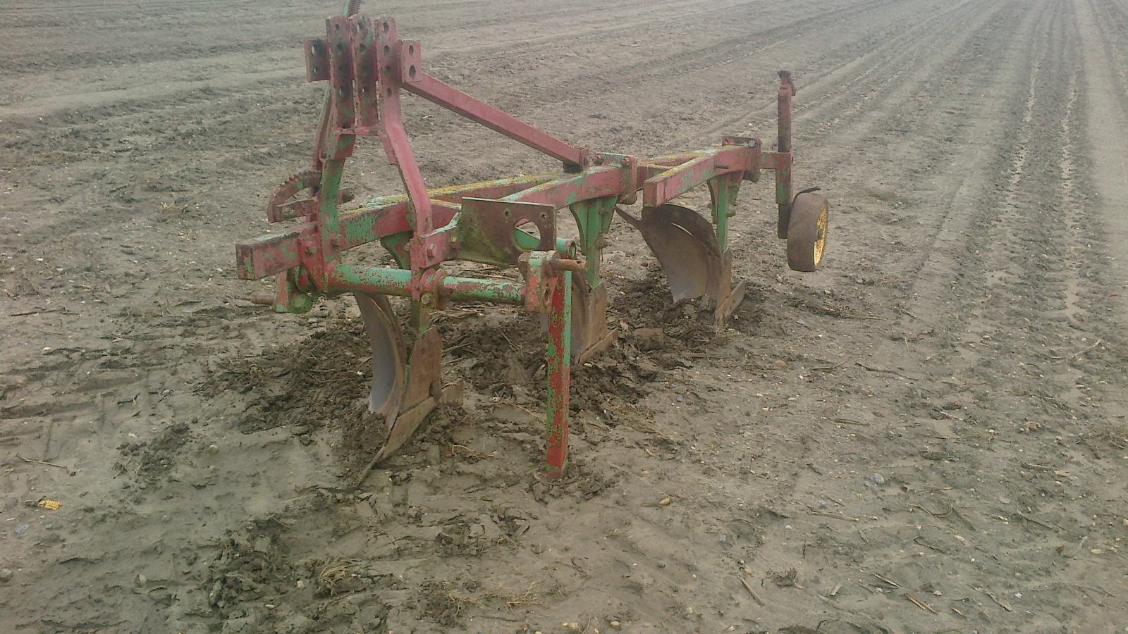 plug tri brazde eberhard