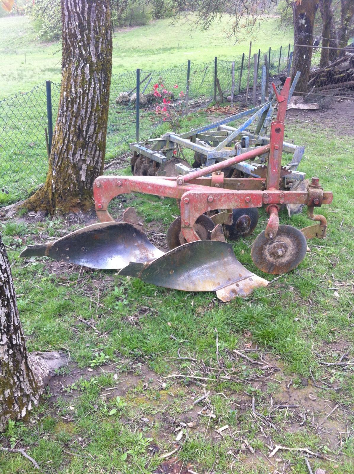 ***Prodajem dvobrazni plug 10 cola IMT 755, niski klirens***