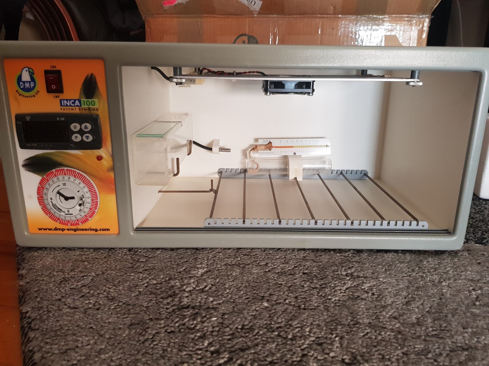 PROFESIONALAN INKUBATOR ZA JAJA EGZOTIČNIH PTICA INCA 100