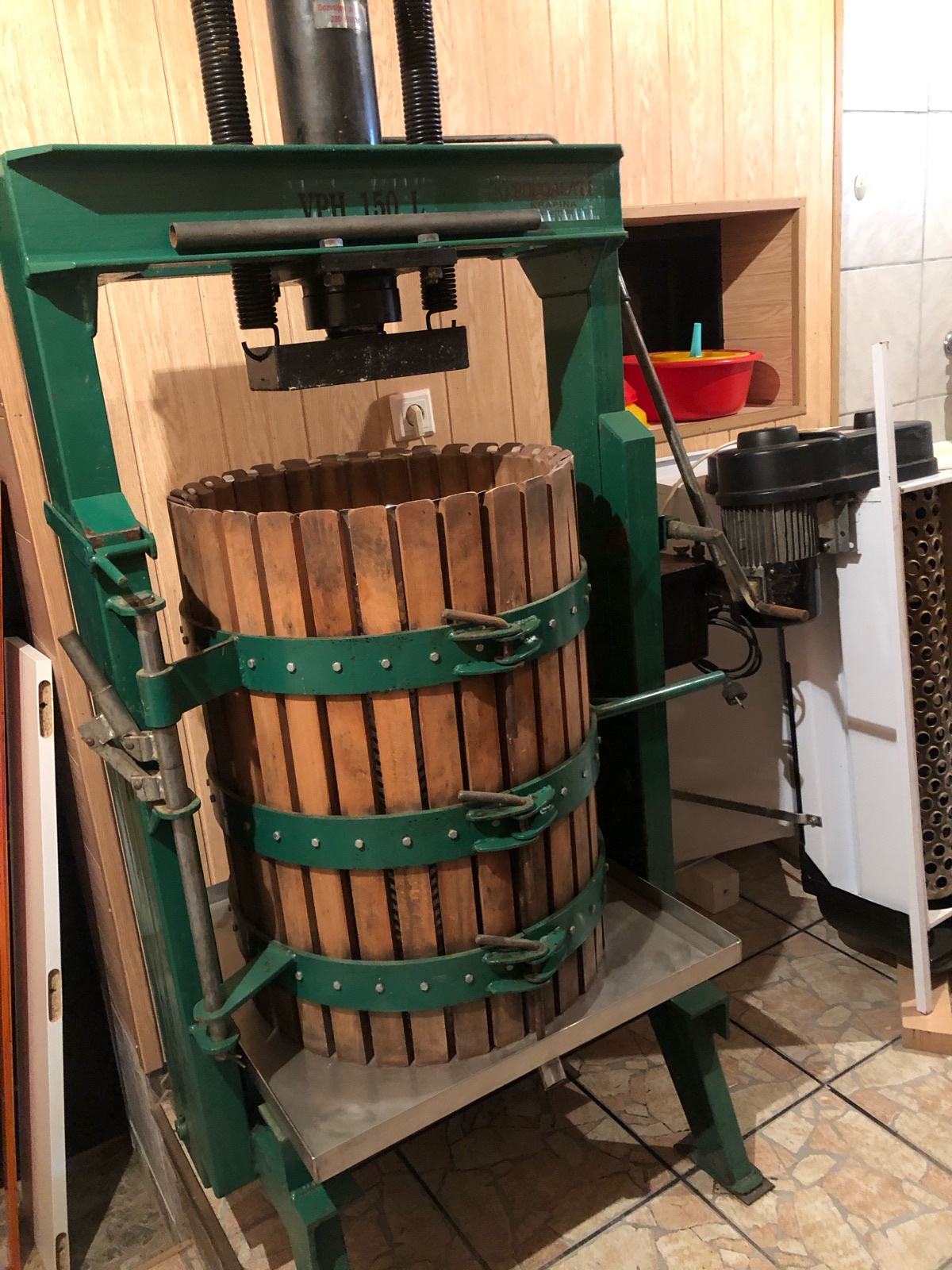 Hidraulična Preša za vino 150l