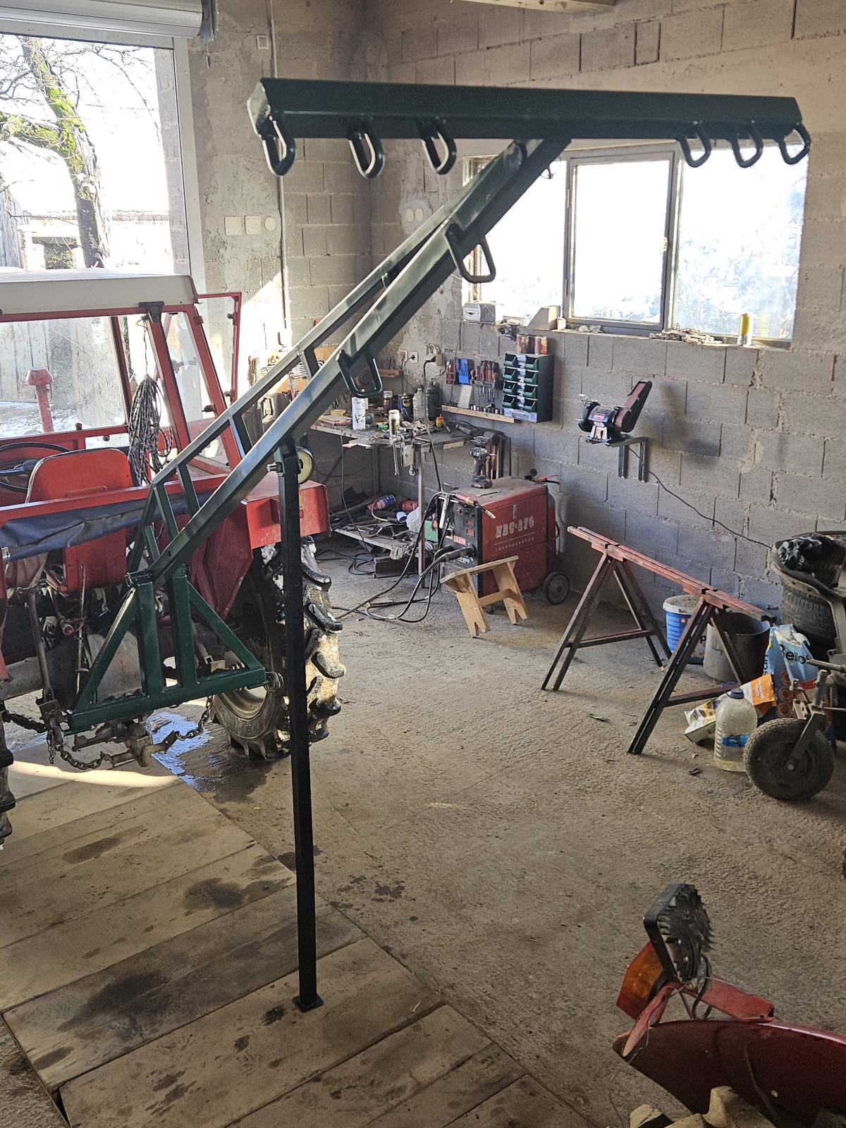 Vješala za svinje na traktor