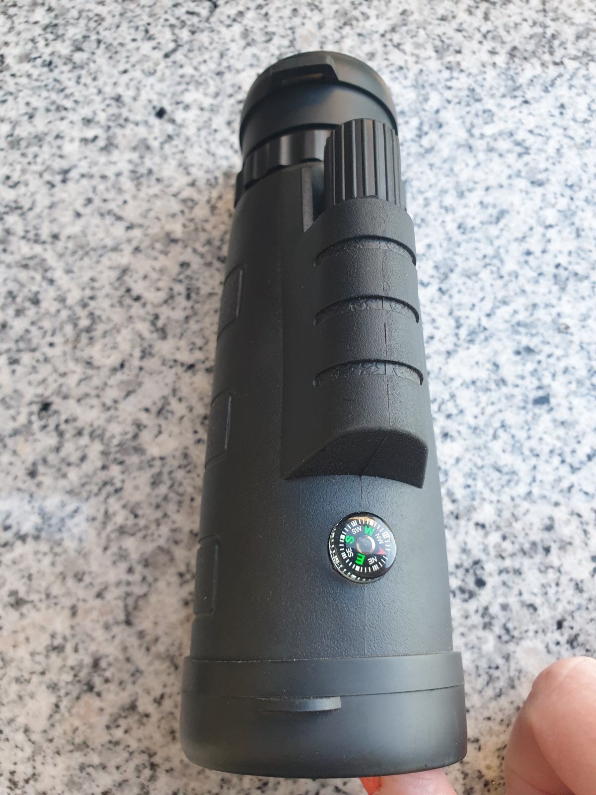 Monokular sa kompasom