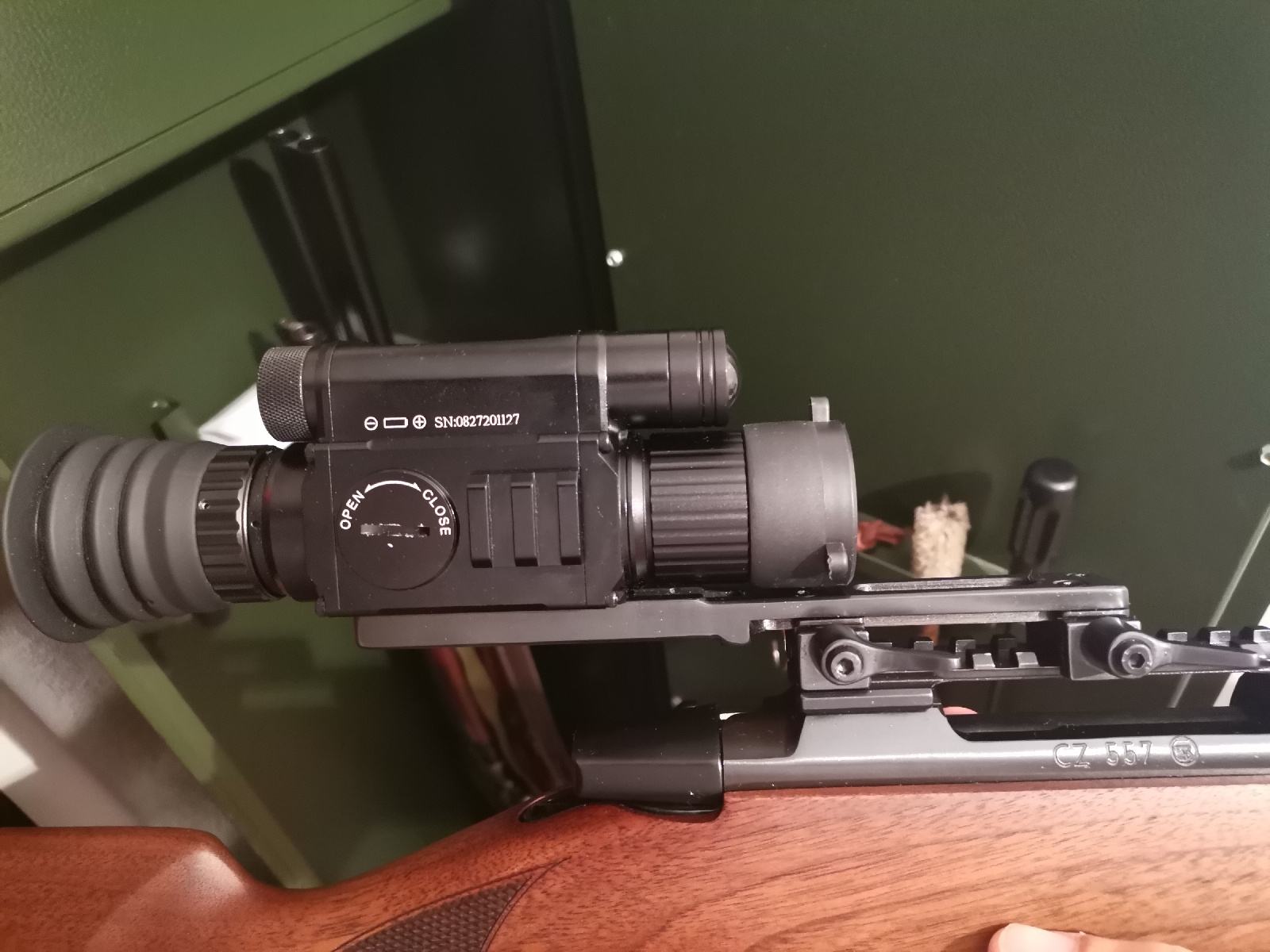 PARD 008P SA BRZOSKIDAJUĆIM NOSAČEM ZA WEAVER ŠINU