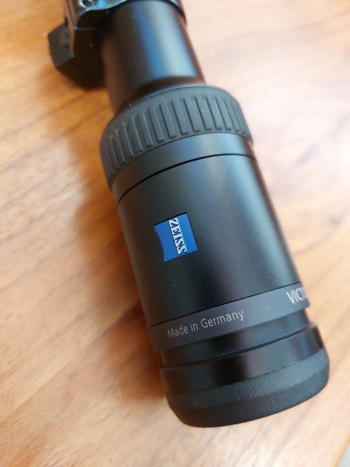 Zeiss HT 3-12x56,končanica 60 s crvenom točkom,lovačka optika