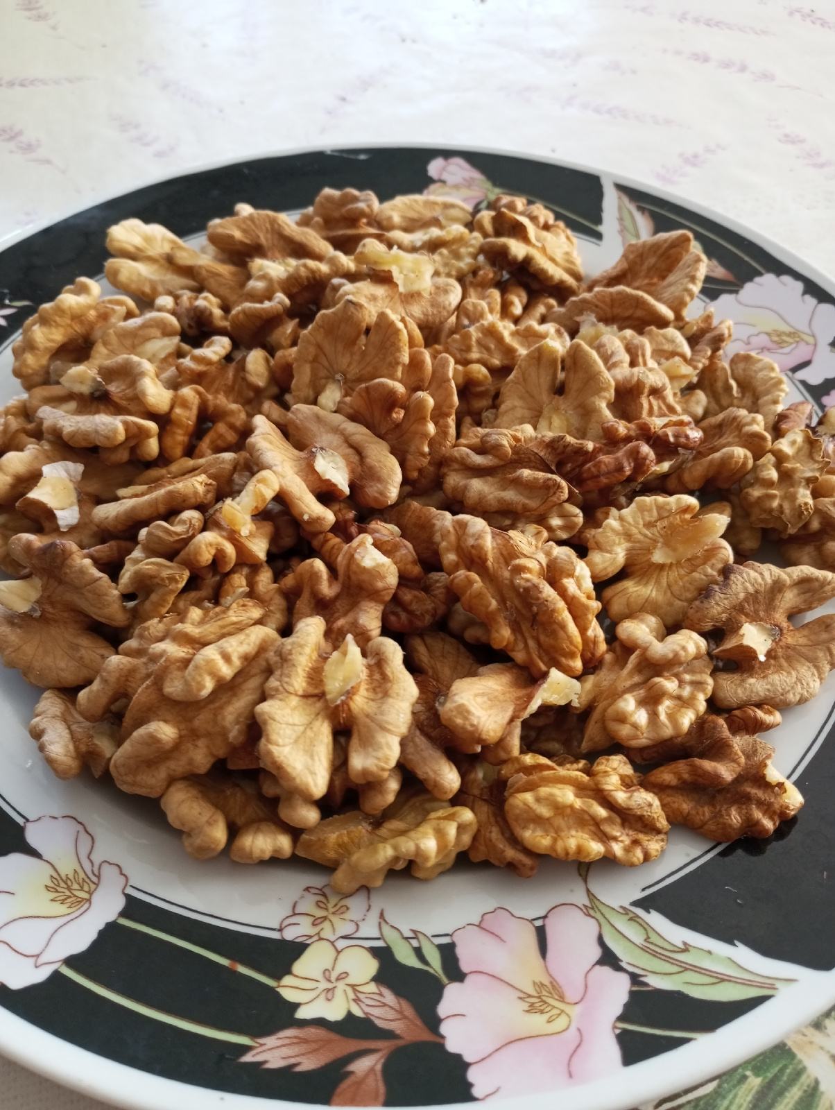 Orasi u ljusci 4€/kg // orasi očišćeni 11€/kg - berba 2024.