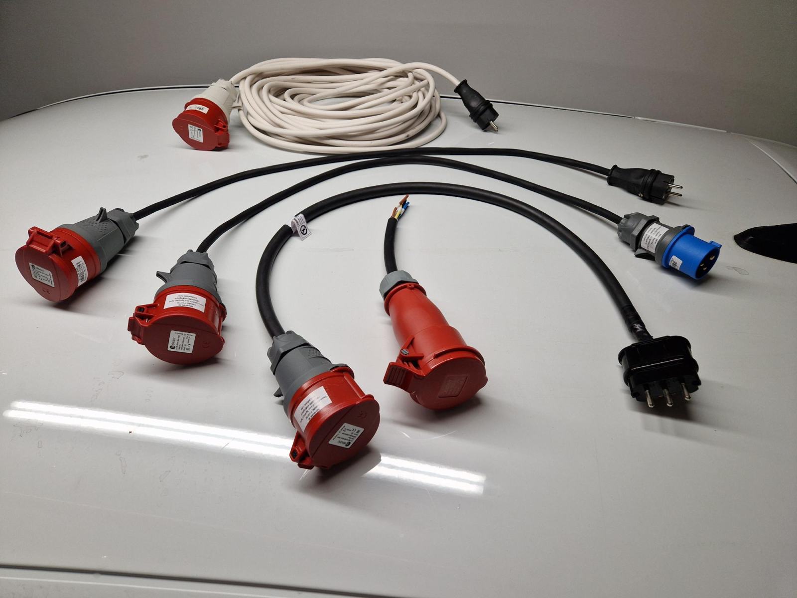 Kabeli/produžni i adapteri po mjeri za električna vozila