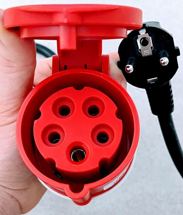 Kabelski adapter 3F CEE 16A - 1F schuko 16A - pogodno za EV punjače