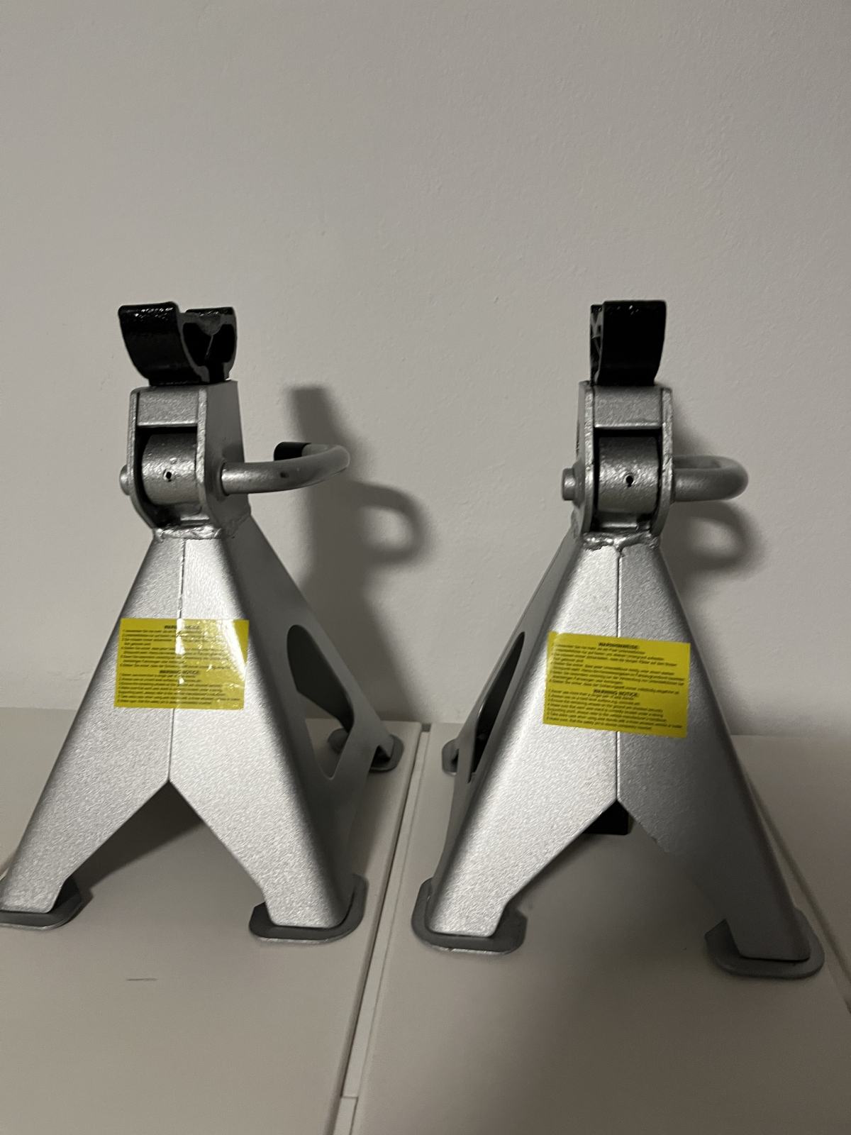 Stalak za podlaganje vozila