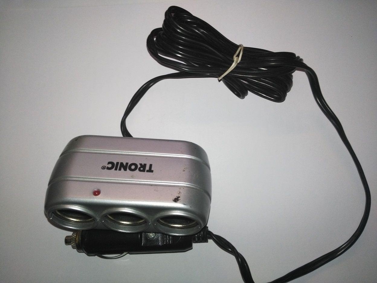 TROSTRUKI PUNJAČ ZA AUTO TRONIC