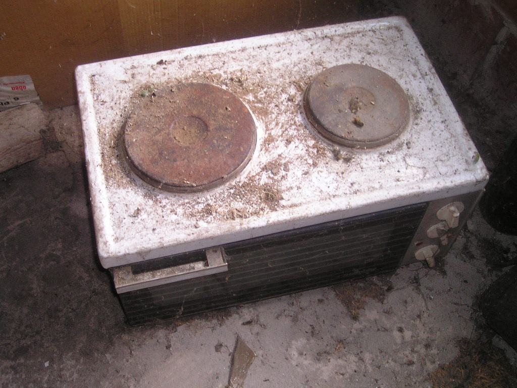 Mini peč sa dve ringle i rernom