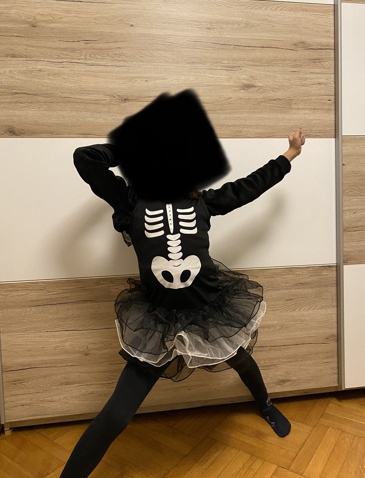 Kostimi za maškare: krava, kostur i Indijanka