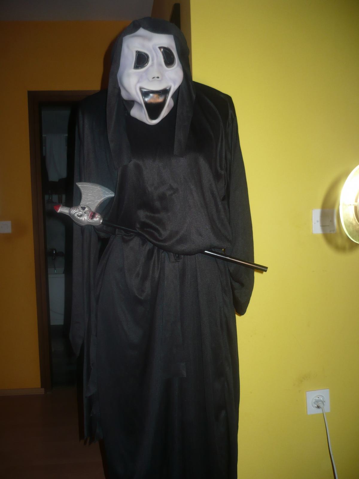 kostim vrisak sa detaljima