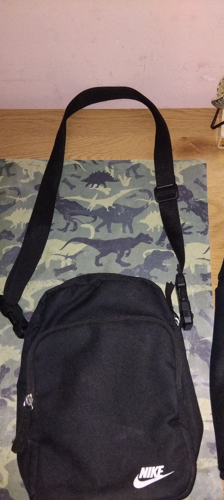 Nike pederuša muska