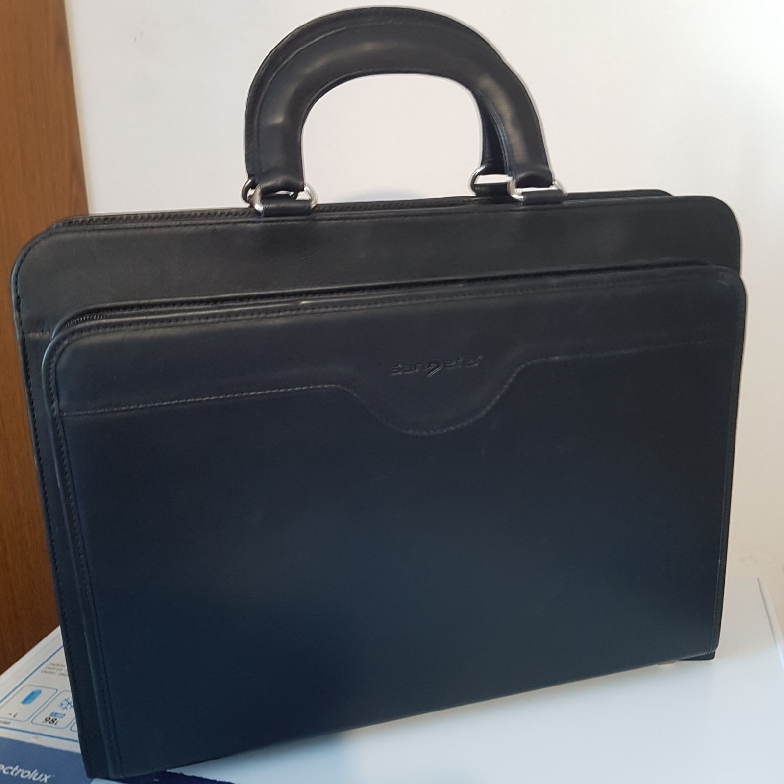 Ženska poslovna torba- od prave kože San Peter