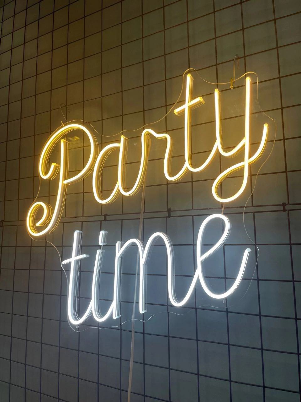 Izrada reklame neon led flex reklama u boji sign neon