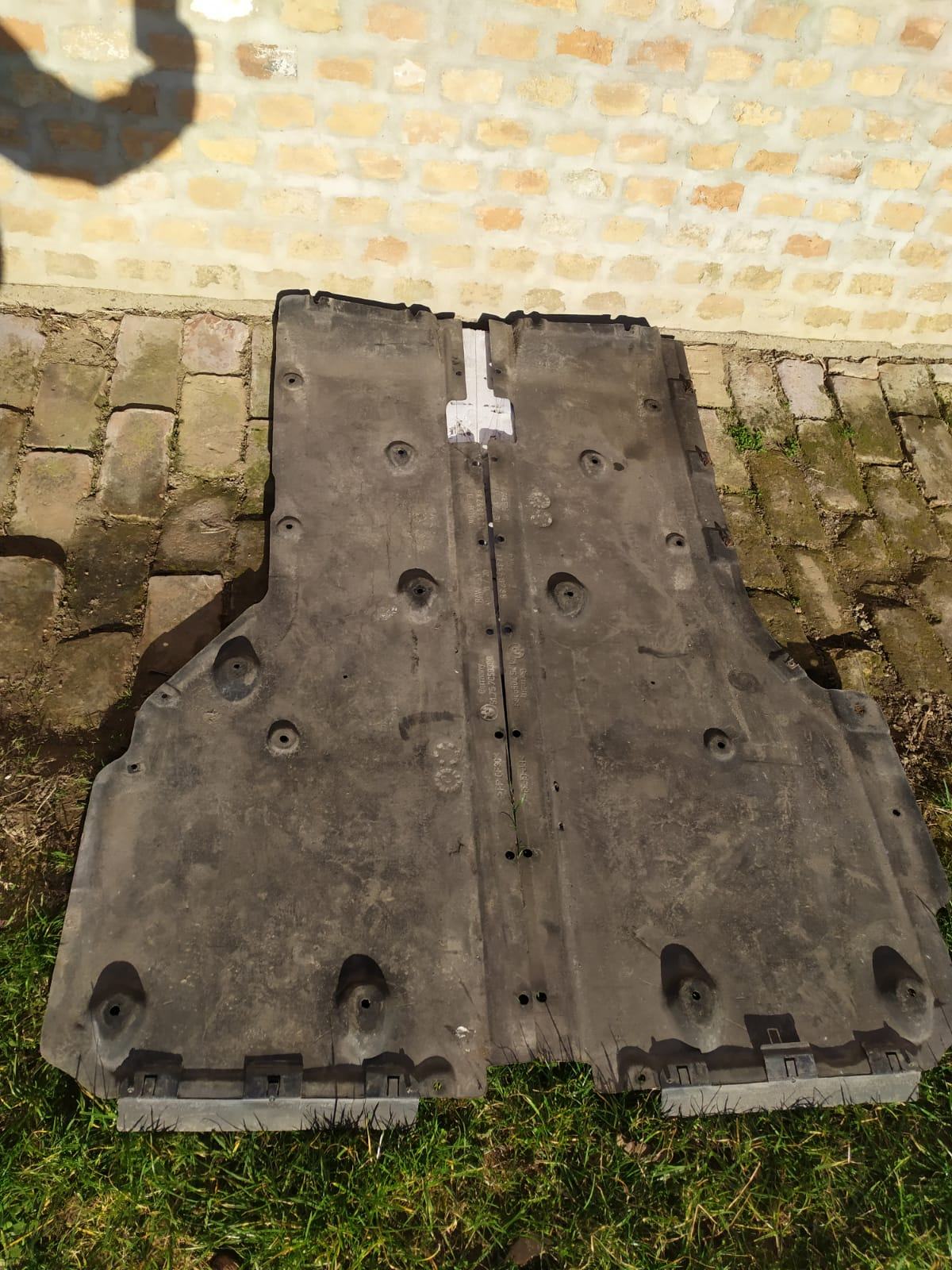 Bmw serija 1 ,e87,e81,e82 zastitna donja obloga