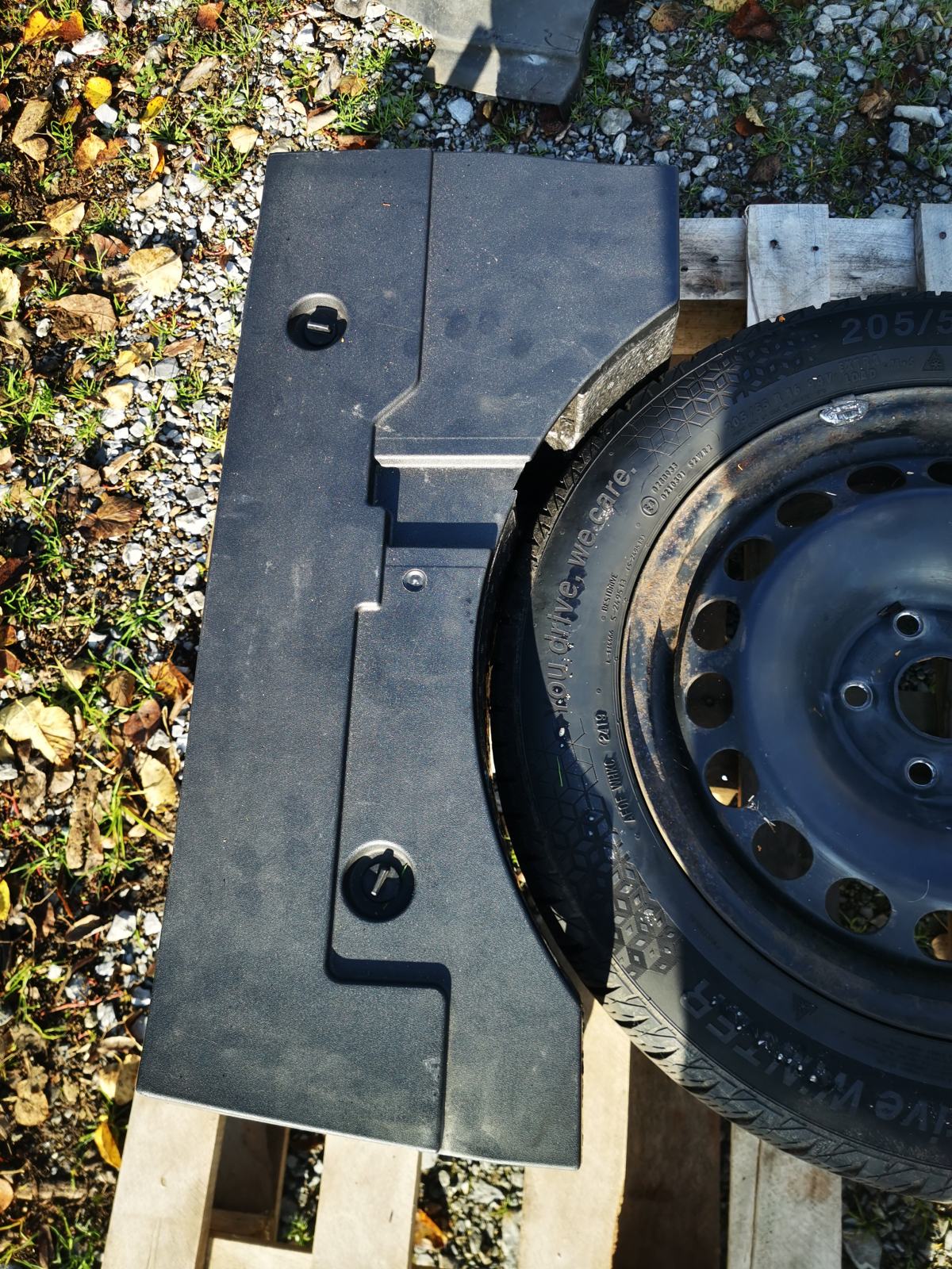 Passat B6 karavan kutija alata (prazna)