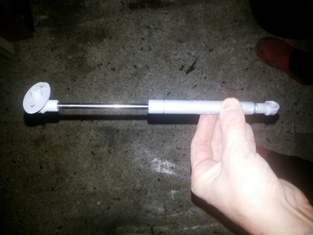 Peugeot 307 SW Prtljazni hidraulični dizač