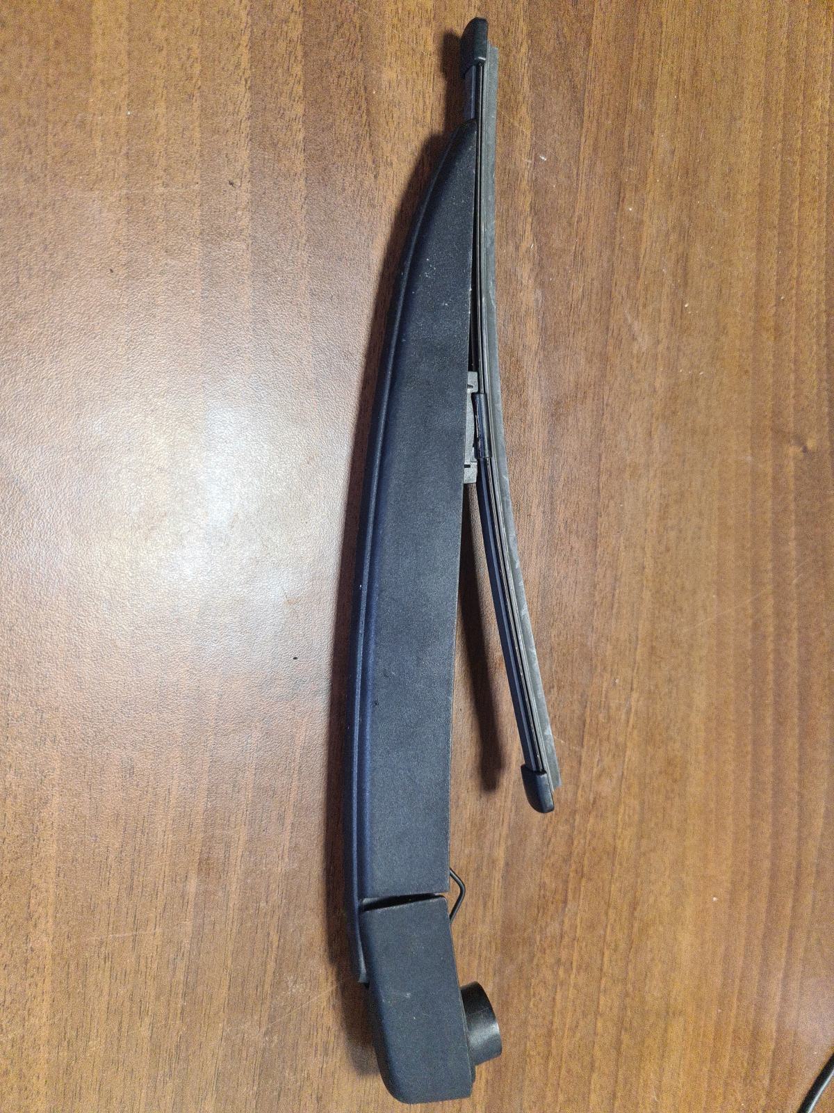 Renault clio 4. Zadnji brisac. 287806464R