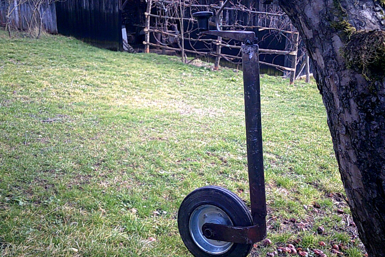 treći točak za auto prikolicu nema lufta okl KA