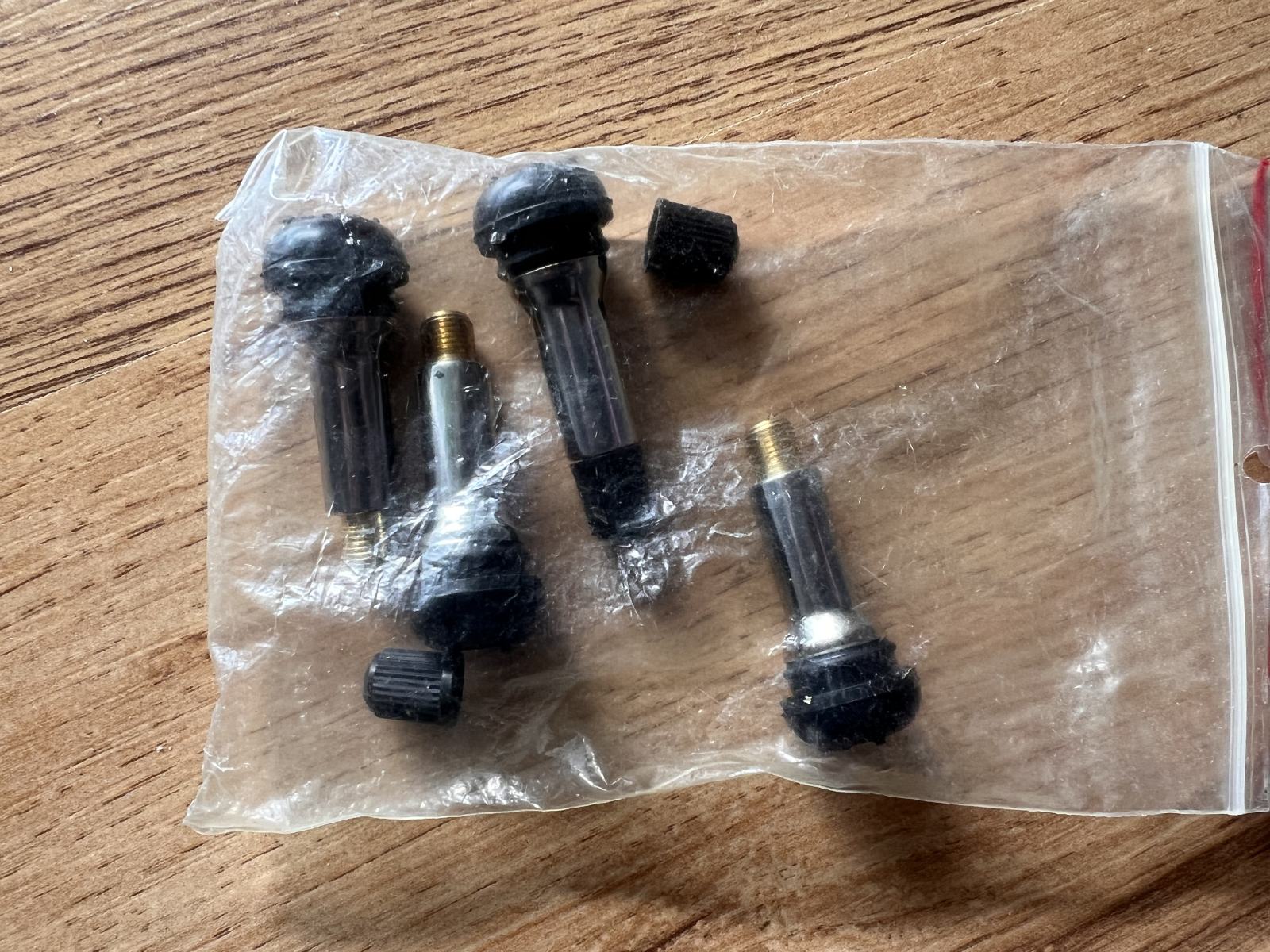 Ventil za gume – TR414 LOT komplet 4 kom