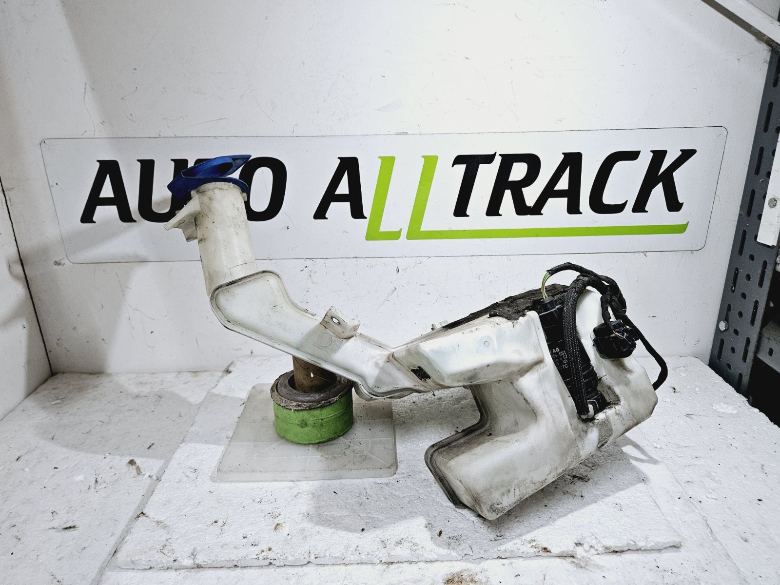 Vw Passat b7 3aa posuda vode za stakla 3AA955453G