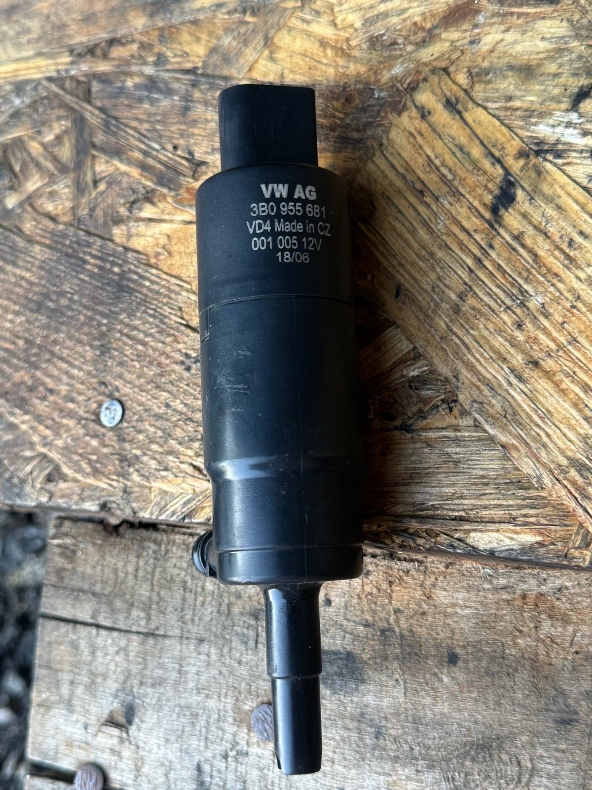 VW TOUAREG 2004-2010 PUMPICA VODE ZA BRISACE