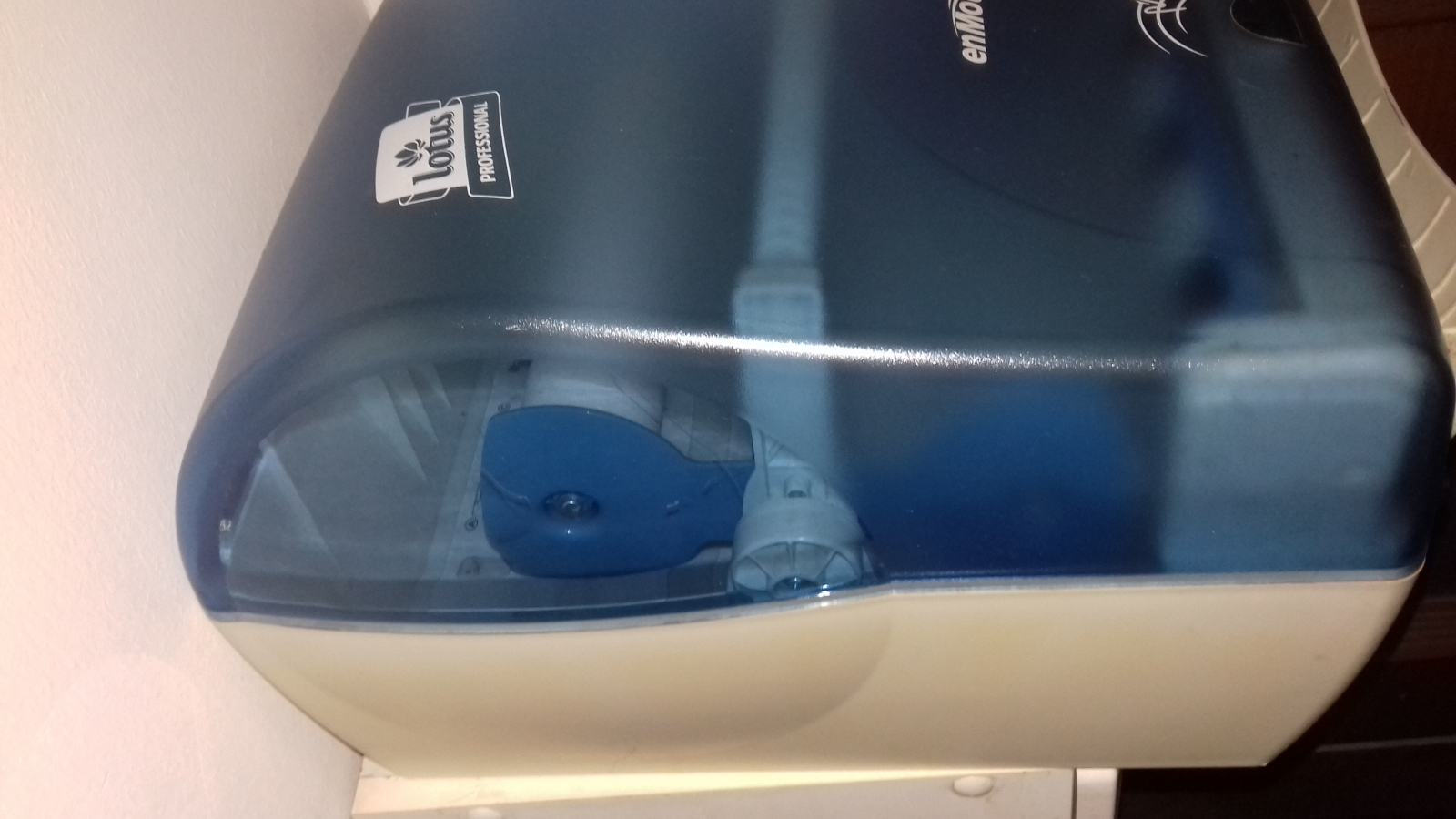 Brisač za ruke stalak za papir u wc kupaonici prodajem.