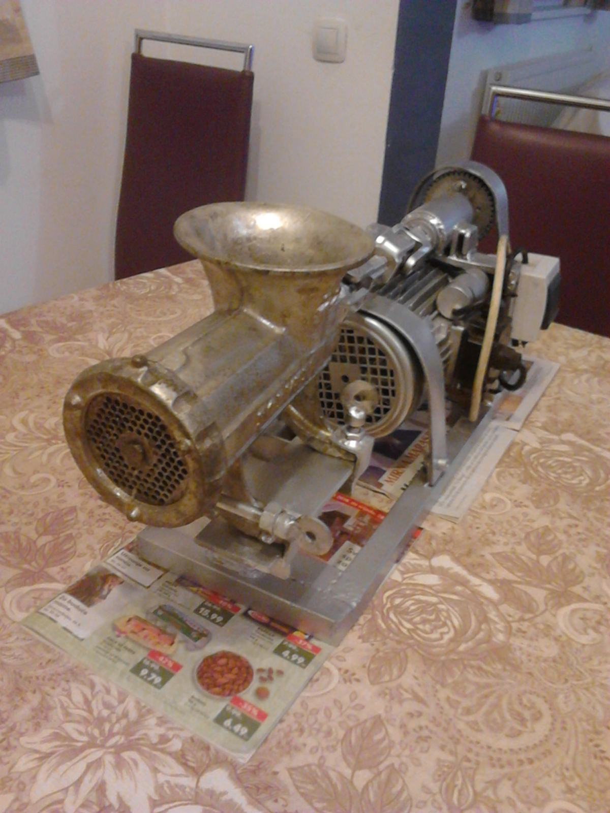 Mašina za mljevenje mesa PORKERT