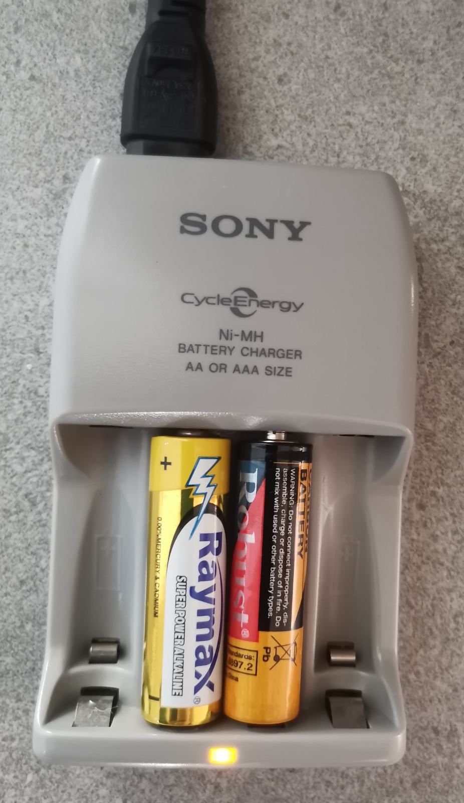 PUNJAČ ZA AA BATERIJE SONY BCG-34HLD