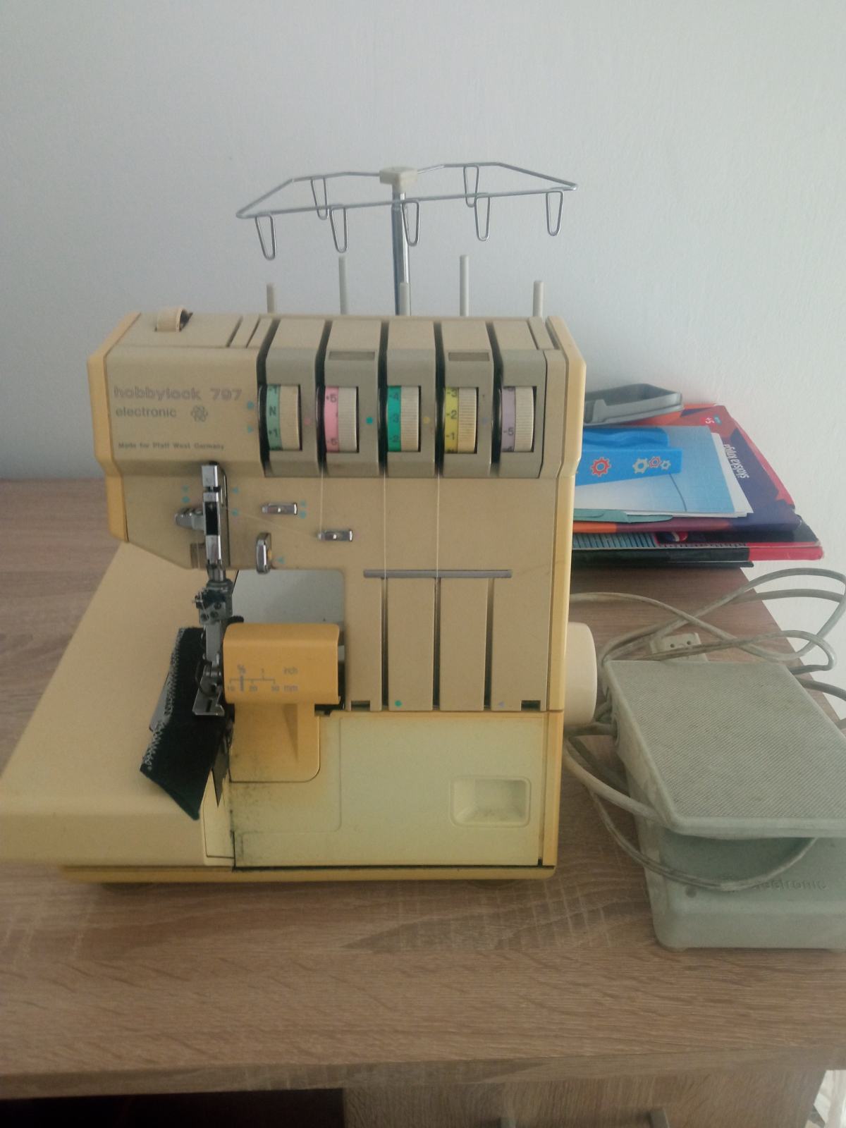 Šivaća mašina Endler HobbyLock 797+priručnici šivanja