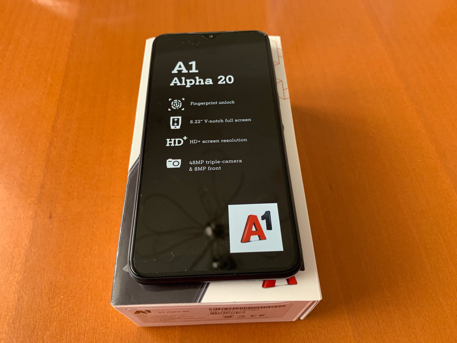 A1 Alpha 20 mobitel + bežične slušalice