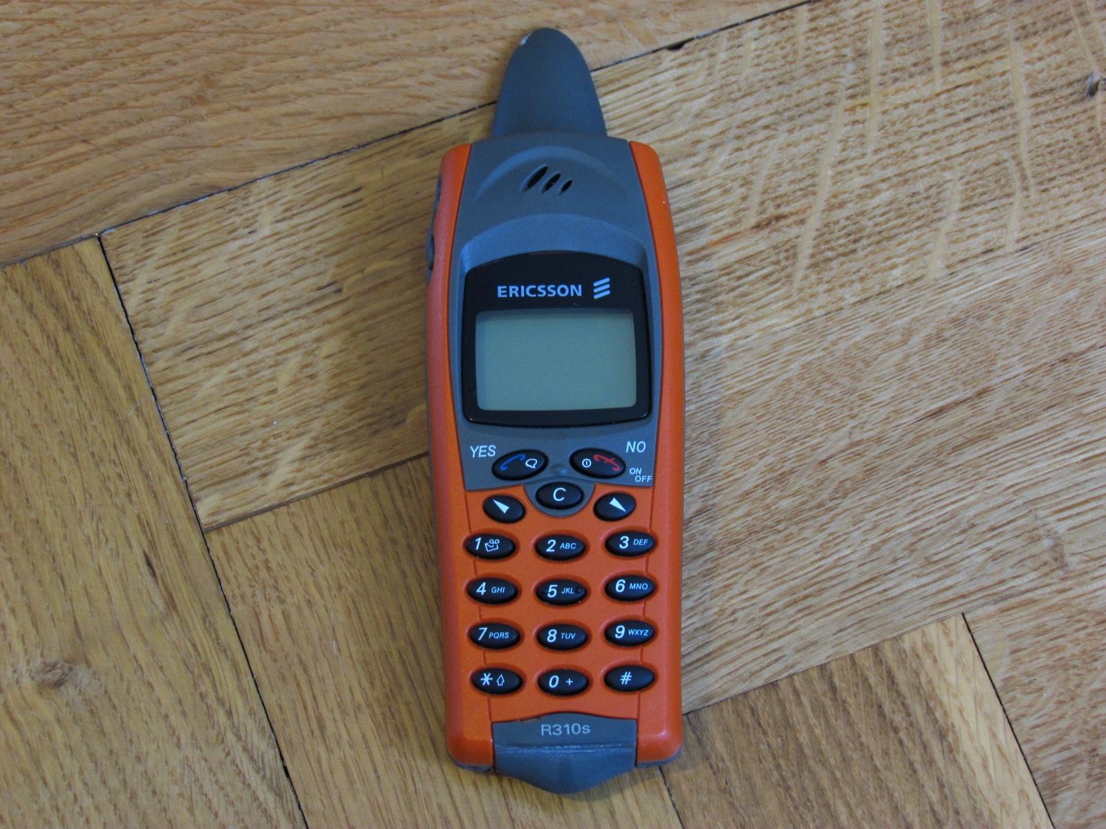 Ericsson R310s Retro Mobitel