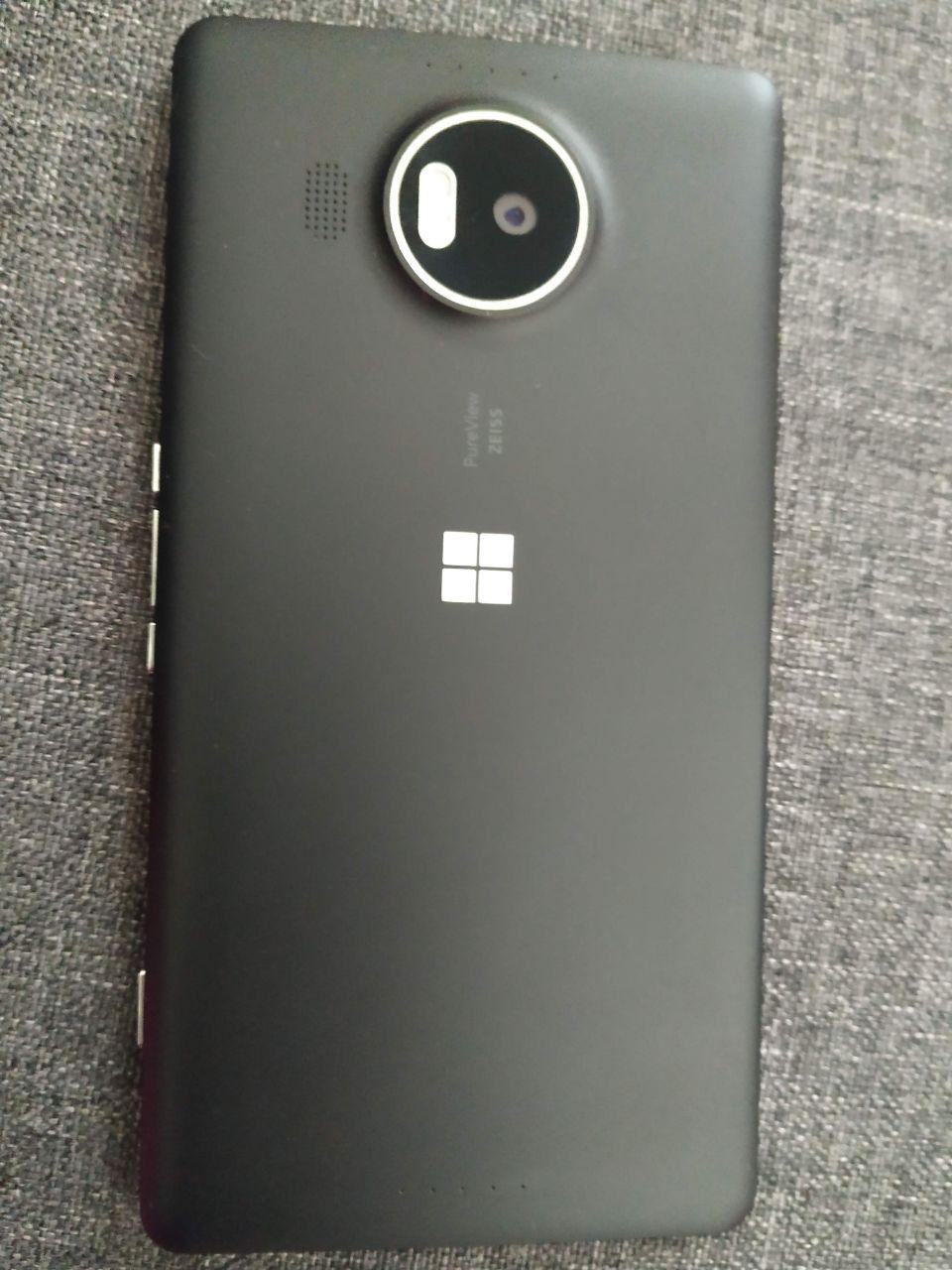 Microsoft Lumia 950 XL Dual SIM smartphone
