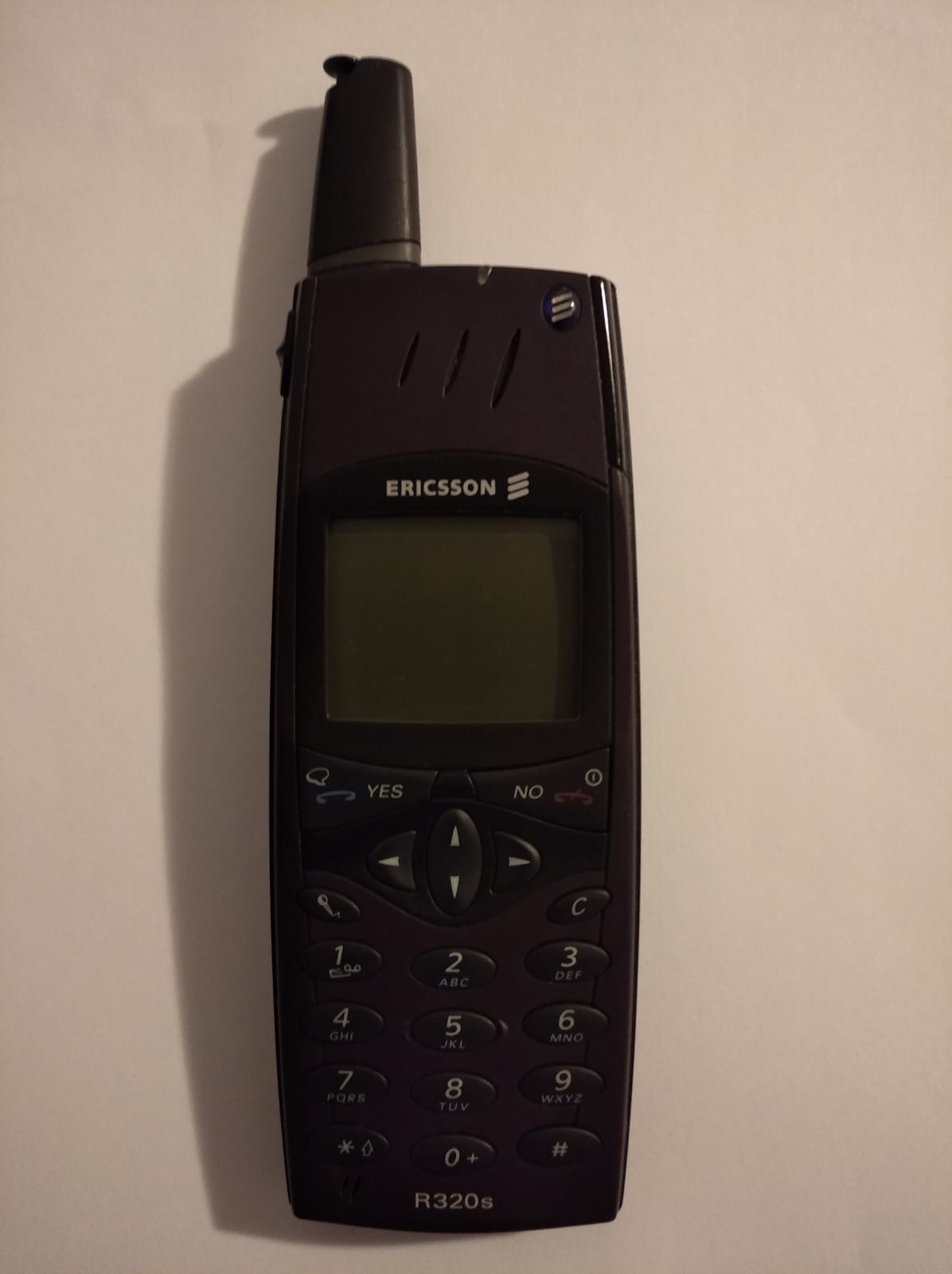 MOBITEL ERICSSON - R320S, 2 KOMADA - ISPRAVAN ALI BEZ BATERIJE