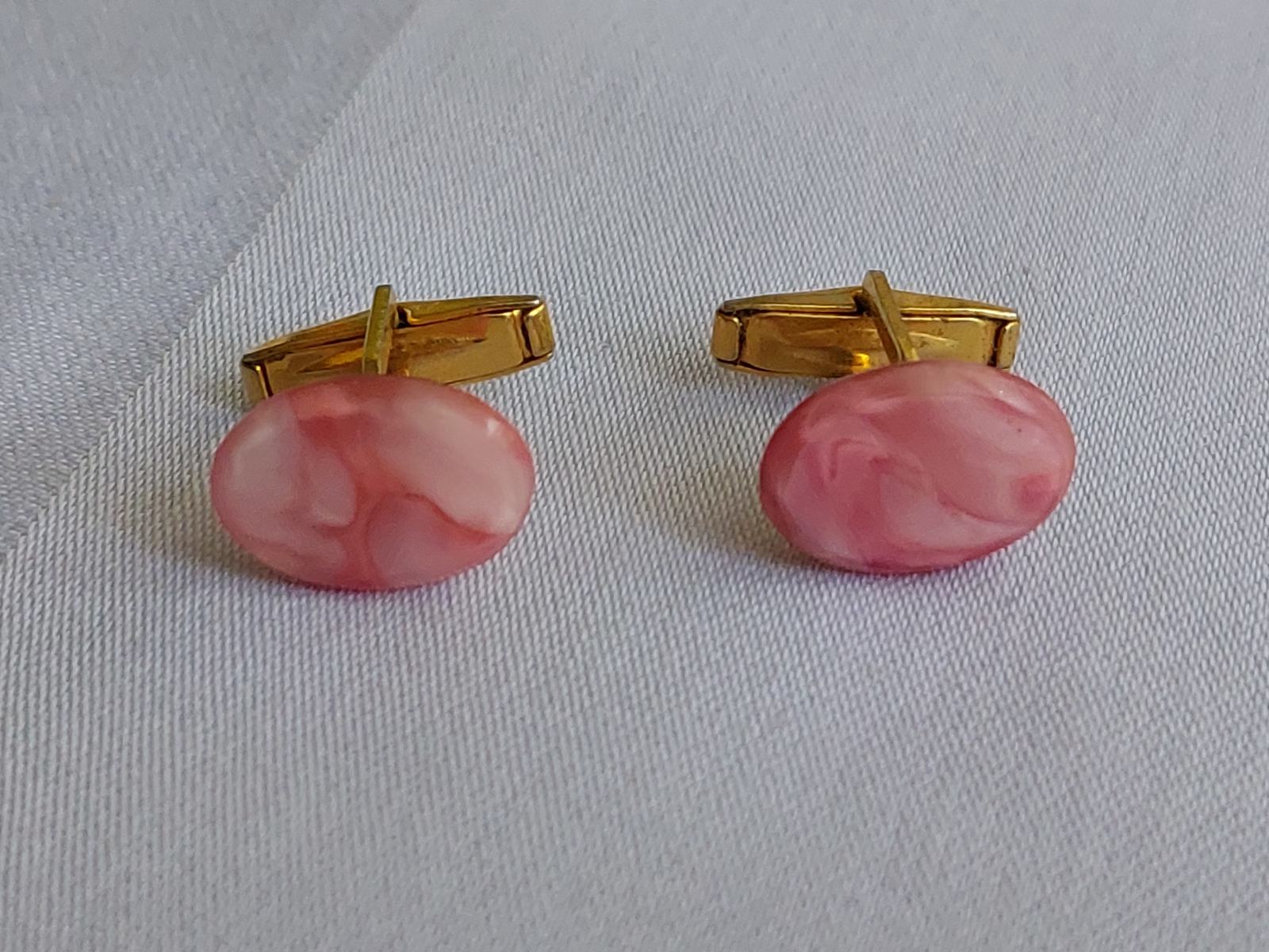 MENŽET Gumbi. Roza elipsa. Poludragi kamen. Mob