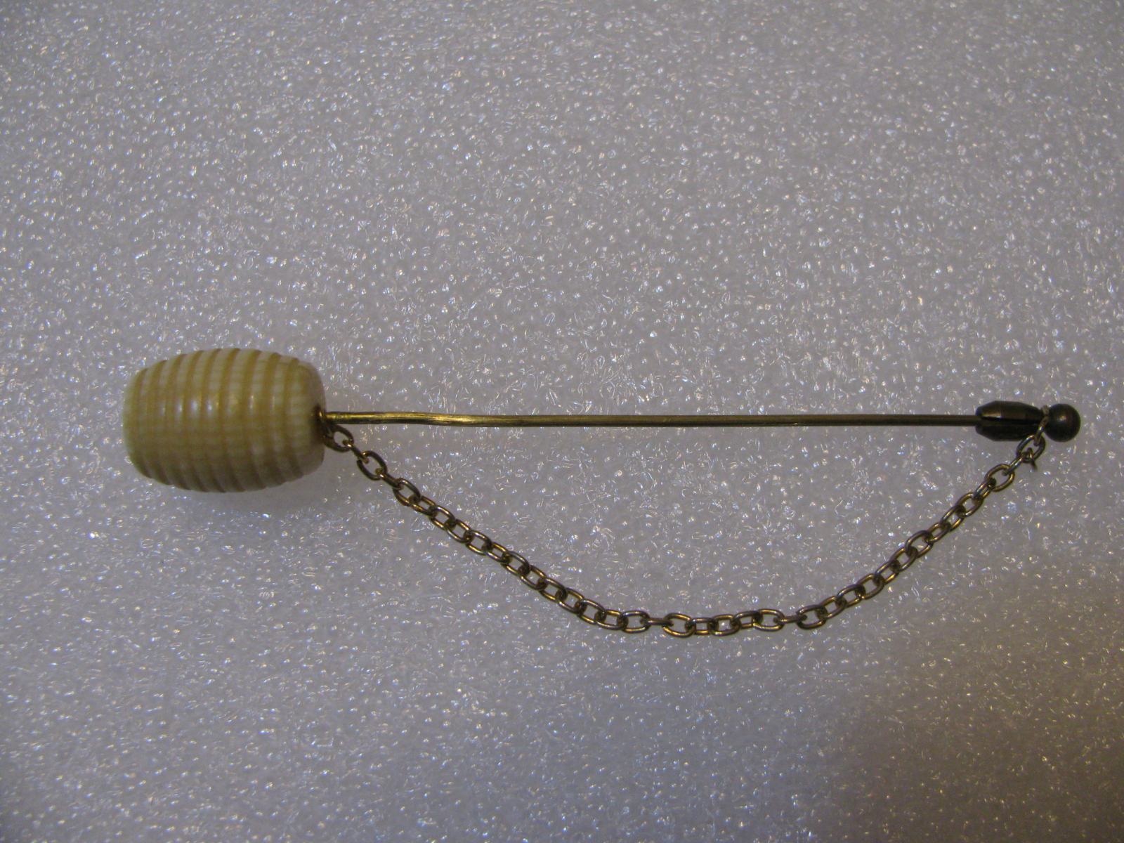 Ukrasna igla za odjeću Mesing. SAND-2