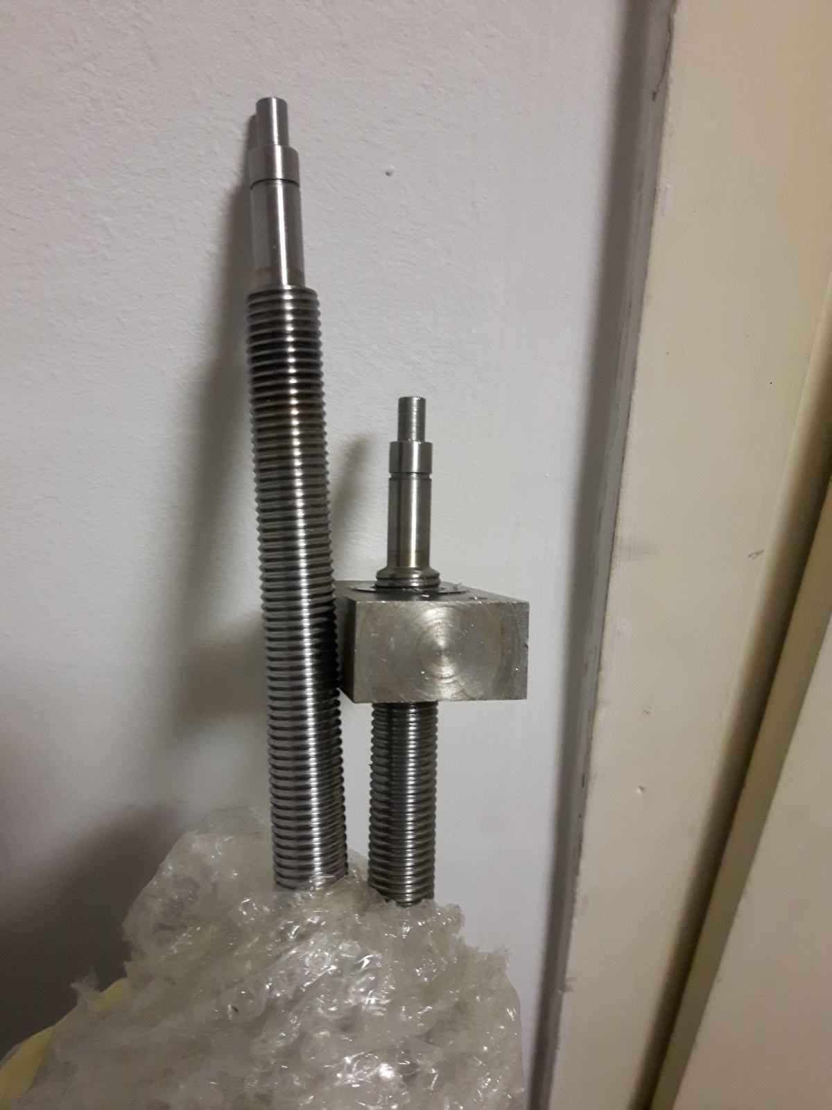 Kuglična navojna vretena