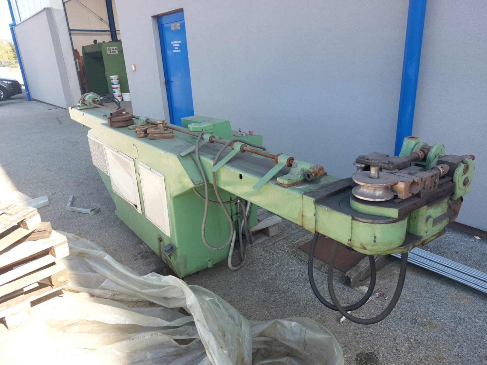 Stroj za savijanje cijevi