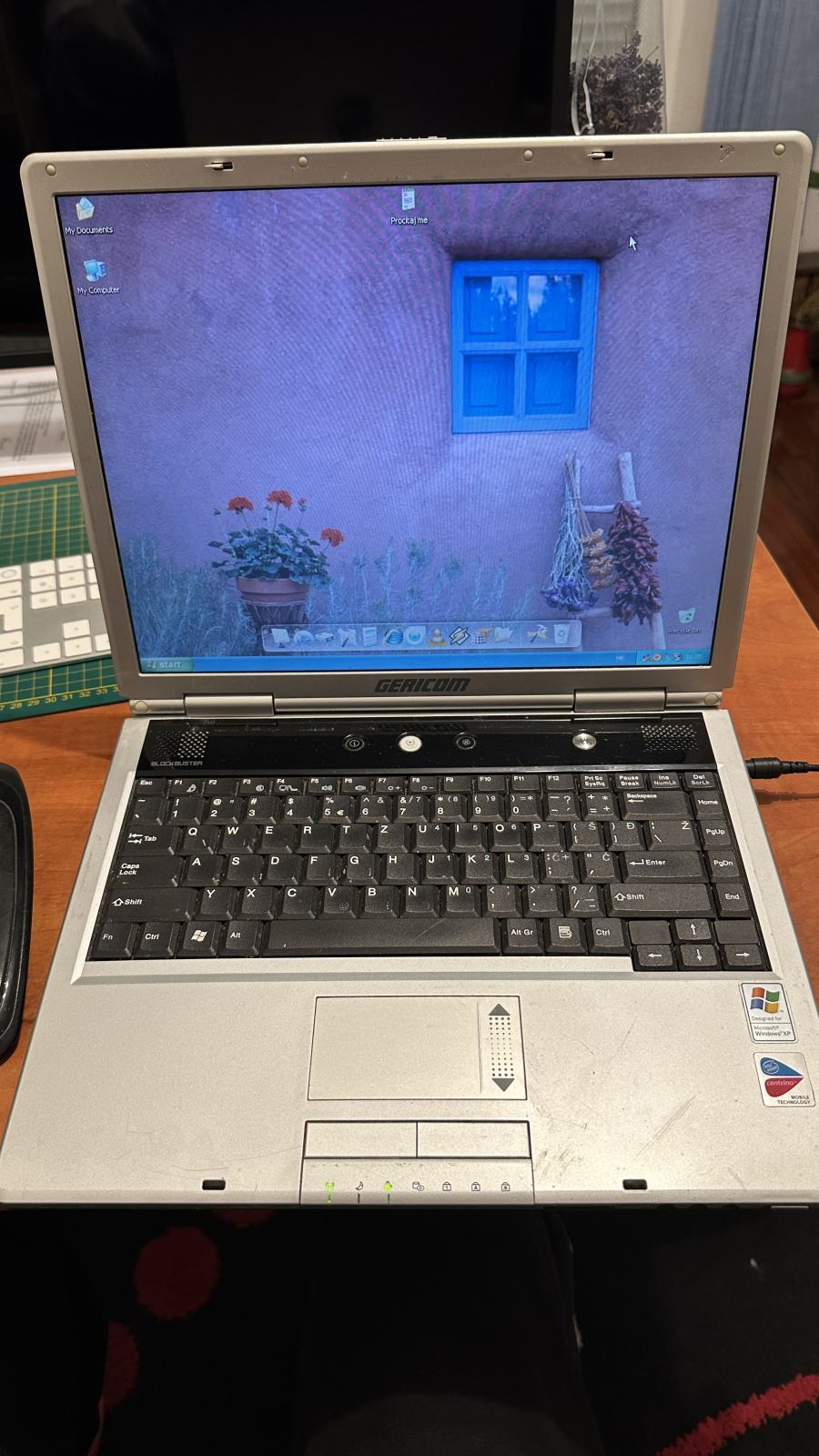 Gericom Blockbuster Excellent 1540 DVD-RW ispravan laptop