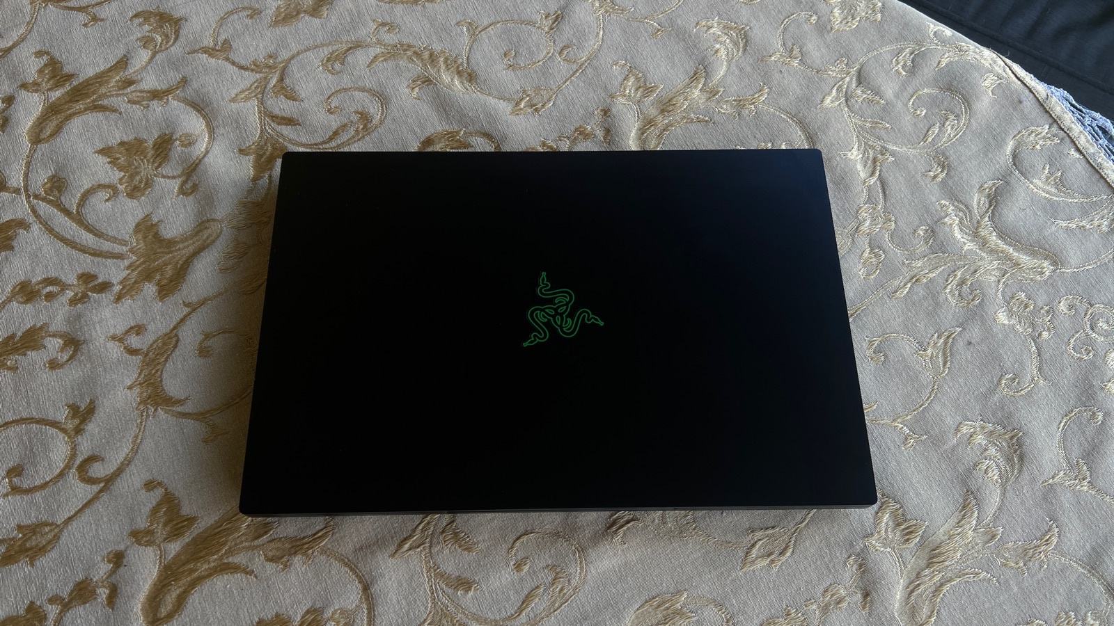Razer Blade 15 RTX 4070 (2023) - Kao novo