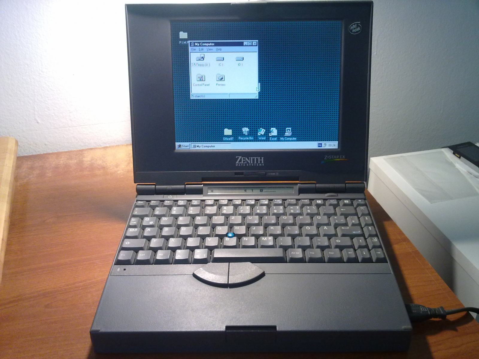 Laptop ZENITH NTB007 (ISPRAVAN, KAO NOV) Retro Vintage Kolekcionarski