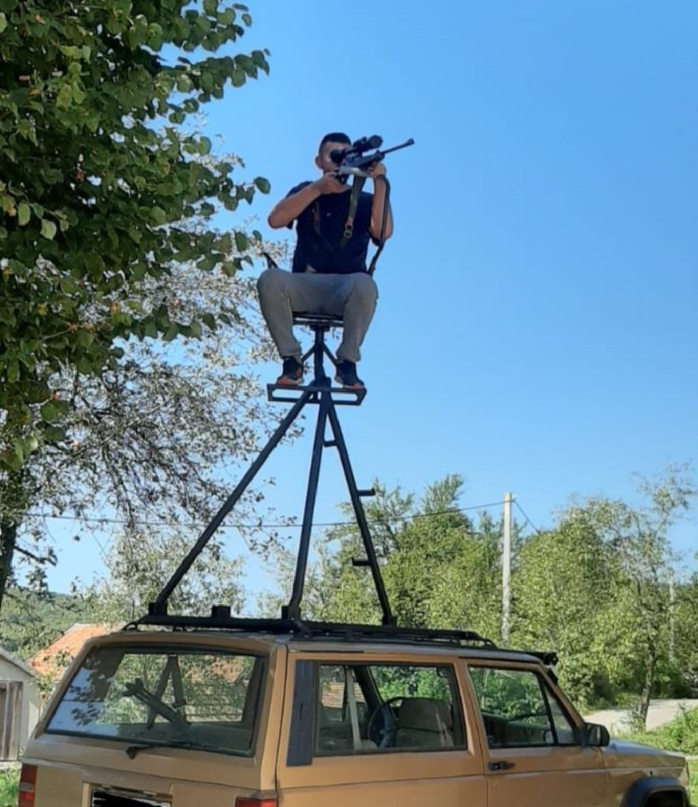 Lovačka čeka - montažna, sklopiva, mobilna čeka - montiranje na auto
