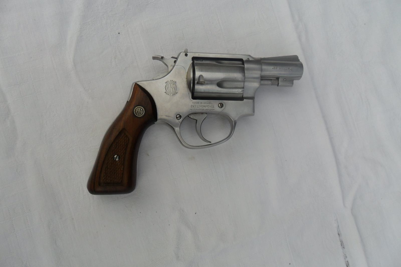 Lovački Revolver Rossi - Hitno i povoljno