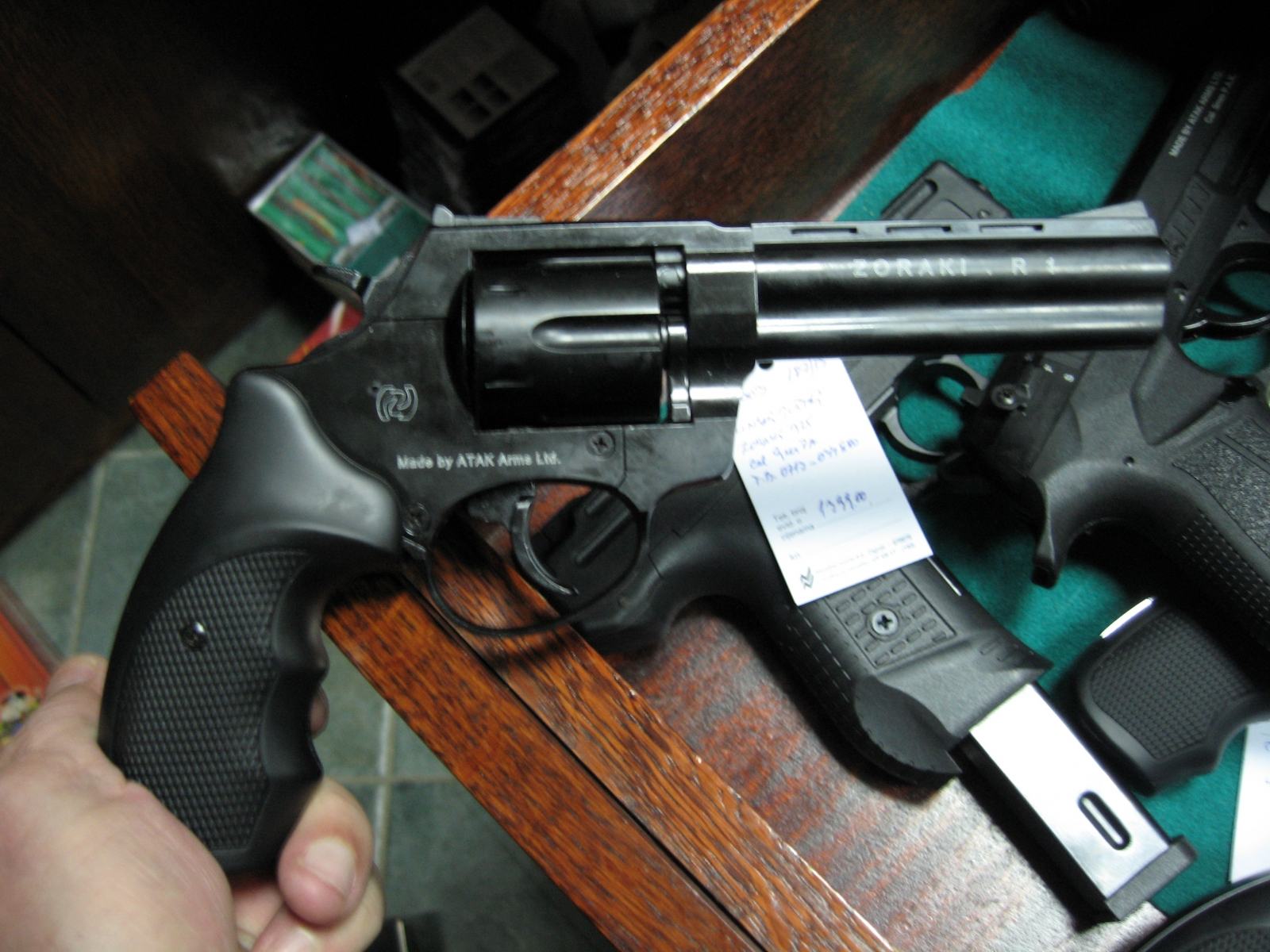 PLINSKI REVOLVER ZORAKI R1-4,5 CAL.9 MM R