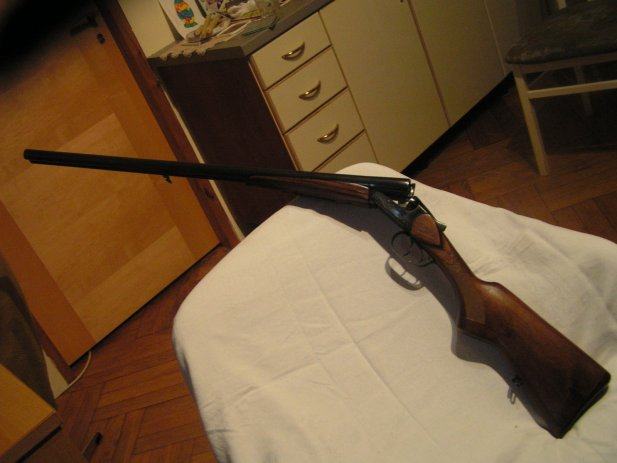 PUŠKA SA GLATKIM CIJEVIMA MARKA IŽ 12 (12/70)