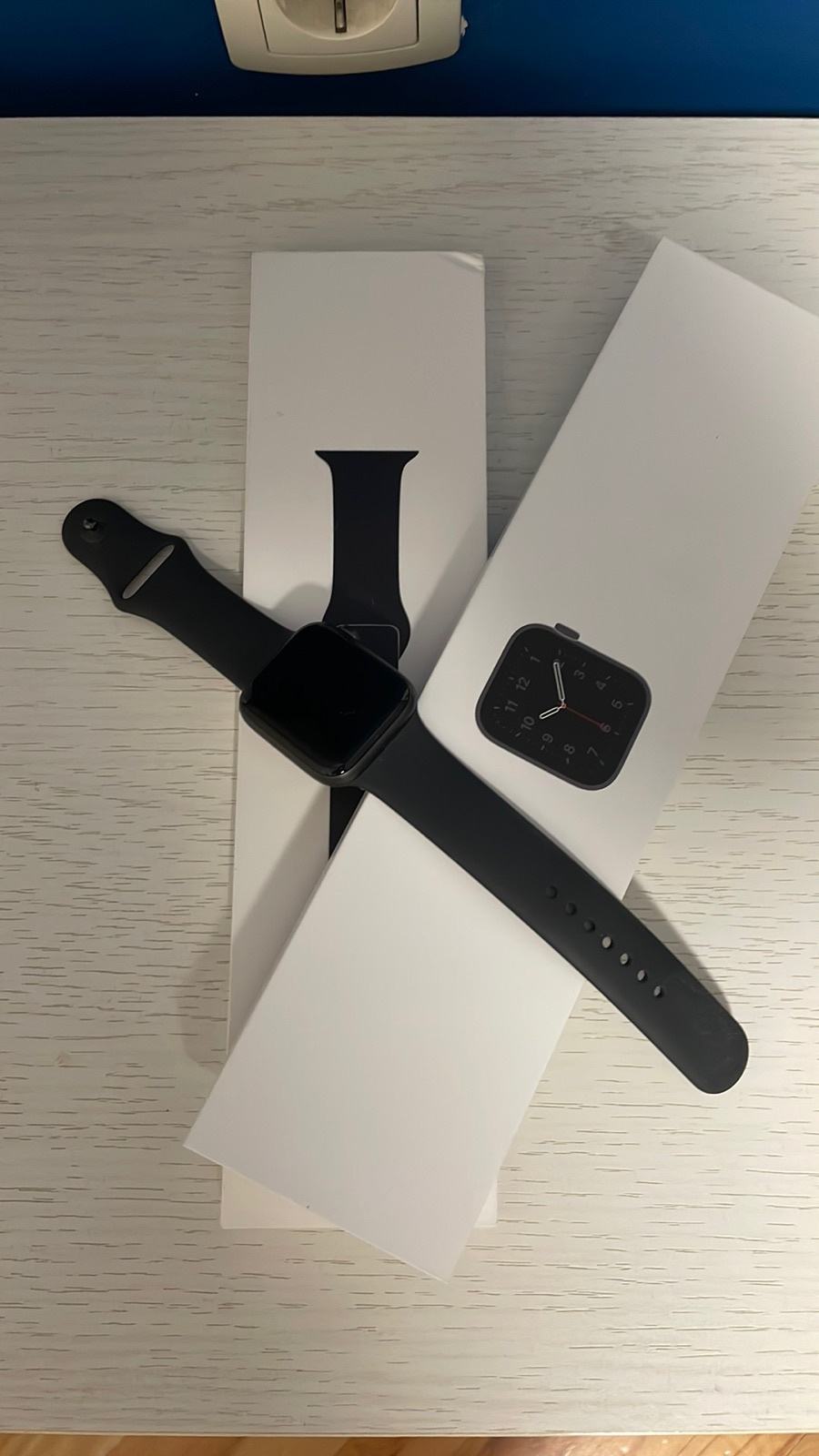 Apple watch seria 3 - crni sat