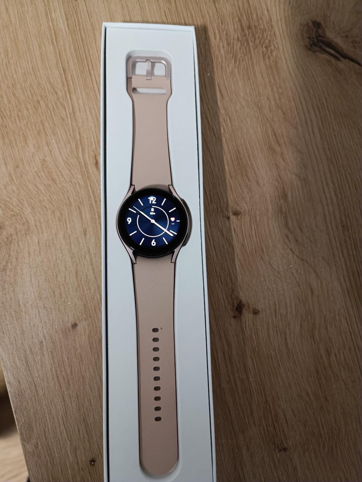 SAMSUNG Galaxy Watch4 - Ženski (Rozi) + Garancija