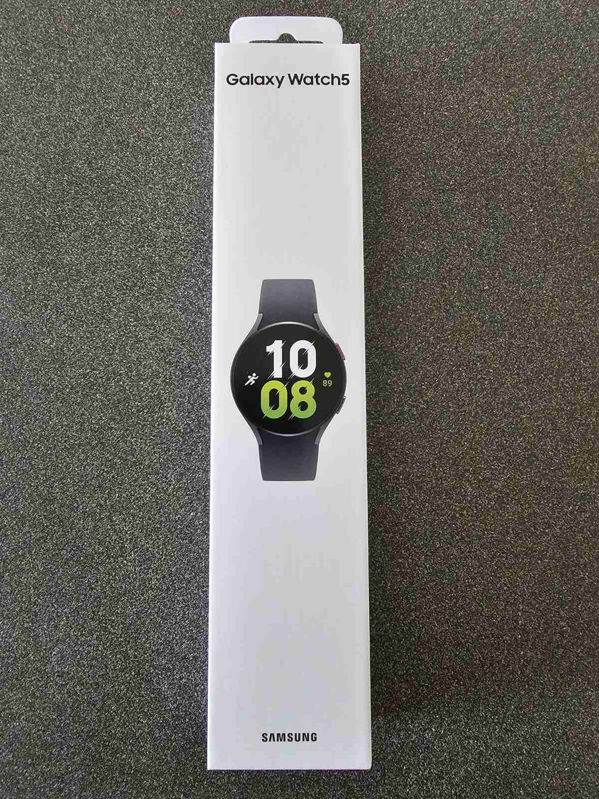Novi Samsung Galaxy Watch5 BT 44mm (model: SM-R910), boja: Graphite